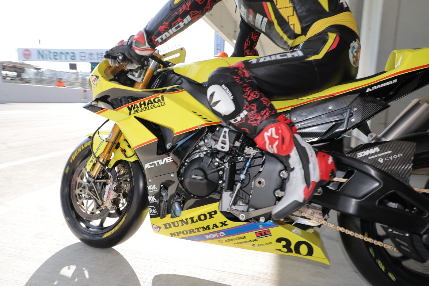 DUNLOP Racing Team with YAHAGI インサイドストーリー | お知らせ一覧 | バイクのタイヤならDUNLOP（ダンロップ）
